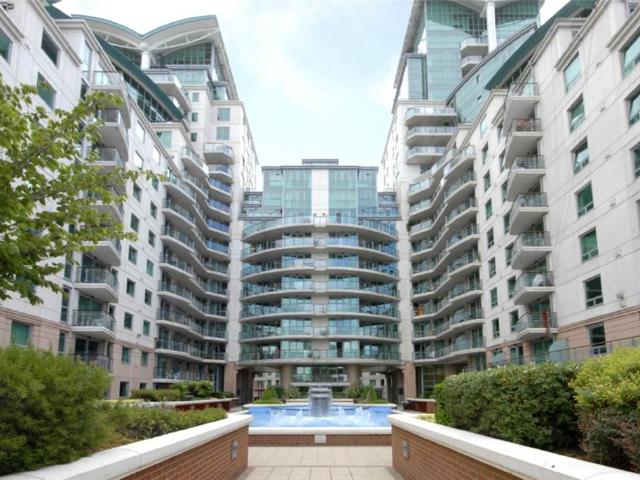 St. George Wharf, London, SW8 2 bed apartment to rent £3,150 pcm £727 pw