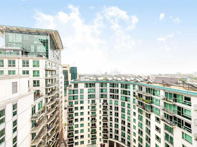 St. George Wharf, London SW8 2 bed flat to rent £2,800 pcm £646 pw