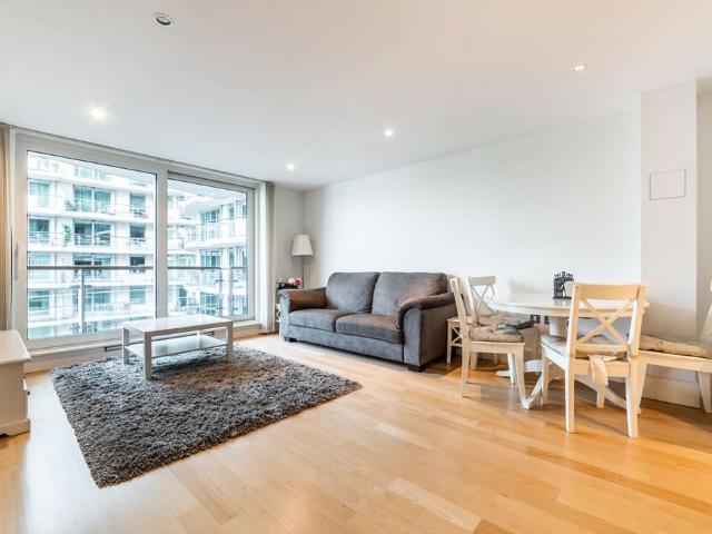 St. George Wharf, London SW8 2 bed flat to rent £2,950 pcm £681 pw