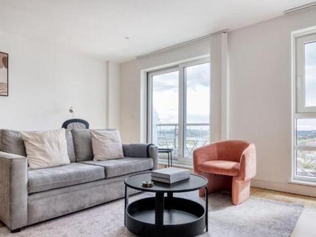 St. George Wharf, London, 2 Bedroom Apartment