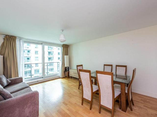 St George Wharf, SW8, Vauxhall. 2 bed flat to rent £4,000 pcm £923 pw