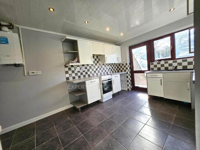 St Georges Avenue, Dunsville, Hatfield 4 bed house to rent £1,395 pcm £322 pw