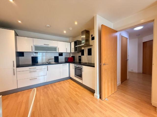 St. Georges Close, Sheffield, South. 2 bed flat to rent £1,050 pcm £242 pw