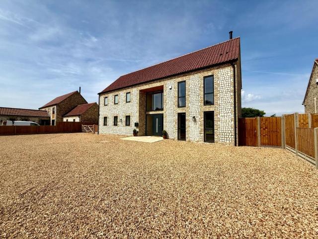 St. Georges Court, Methwold, Norfolk. 4 bed detached house to rent £2,800 pcm £646 pw