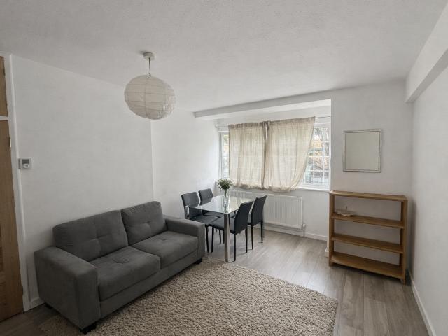 St Georges Court, Elephant And Castle, London SE1, 2 bed flat to rent, £2,100 pcm | PrimeLocation