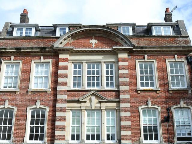 St Georges Court, High Street. 1 bed flat to rent £1,600 pcm £369 pw