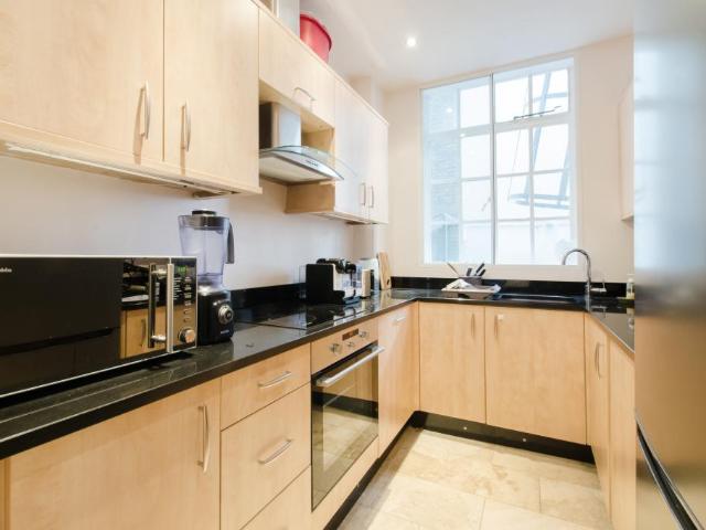 St Georges Court, 258 Brompton Road. 2 bed apartment to rent £4,095 pcm £945 pw