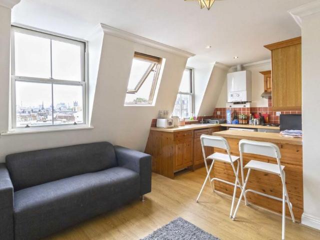 St. Georges Drive, London SW1V 2 bed flat to rent £2,648 pcm £611 pw