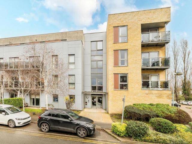 St. Georges Grove, London SW17 2 bed flat to rent £2,400 pcm £554 pw
