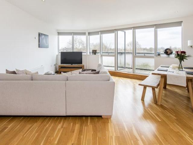 St Georges House, TW9 2 bed flat to rent £2,850 pcm £658 pw