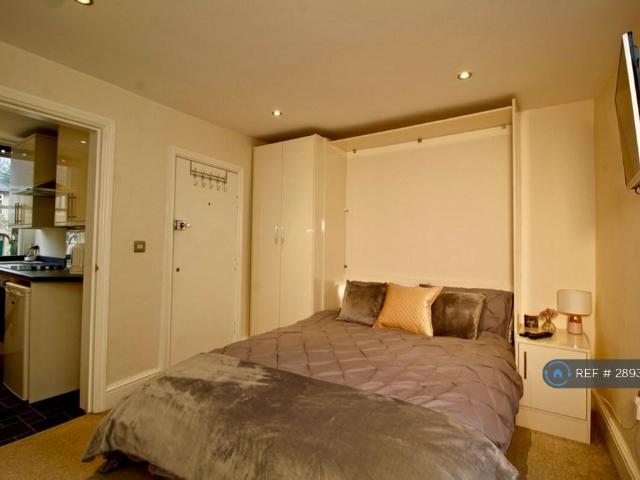 St. Georges Place, Bath, BA1 Studio to rent £1,000 pcm £231 pw