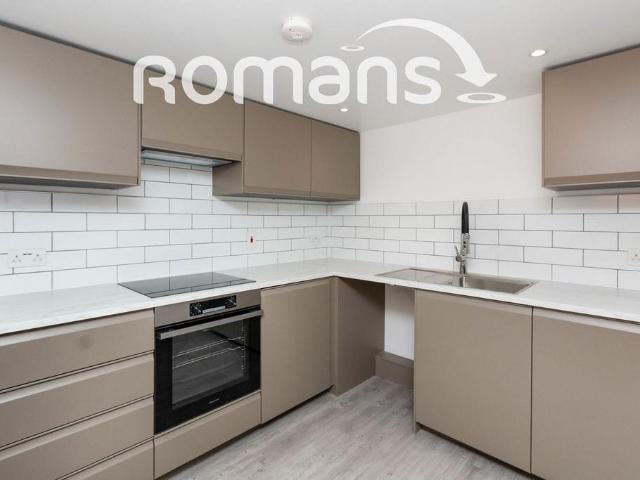 St. Georges Road, Camberley, Surrey. 2 bed flat to rent £1,550 pcm £358 pw