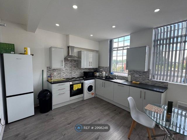 St. Georges Road, Bolton BL1, 2 bed flat to rent, £1,100 pcm | PrimeLocation