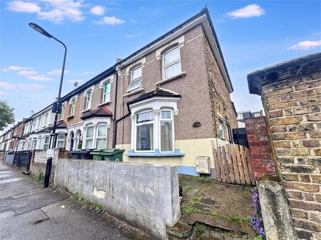 St Georges Road, Leyton 2 bed flat to rent £1,750 pcm £404 pw