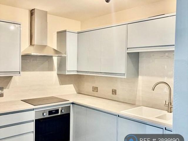 St. Georges Street, Cheltenham, GL50 3 bed flat to rent £1,475 pcm £340 pw