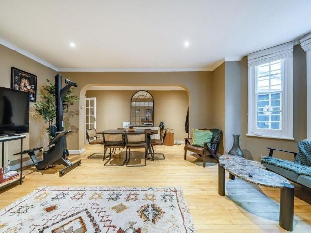 St. Georges Square, London, SW1V 2 bed flat to rent £5,500 pcm £1,269 pw
