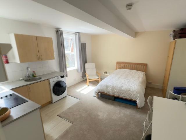 St George's Square, London SW1V, Studio to rent, £1,800 pcm | PrimeLocation