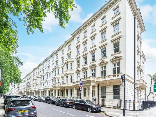 St Georges Square, Pimlico, London, SW1V 2 bed flat to rent £7,367 pcm £1,700 pw