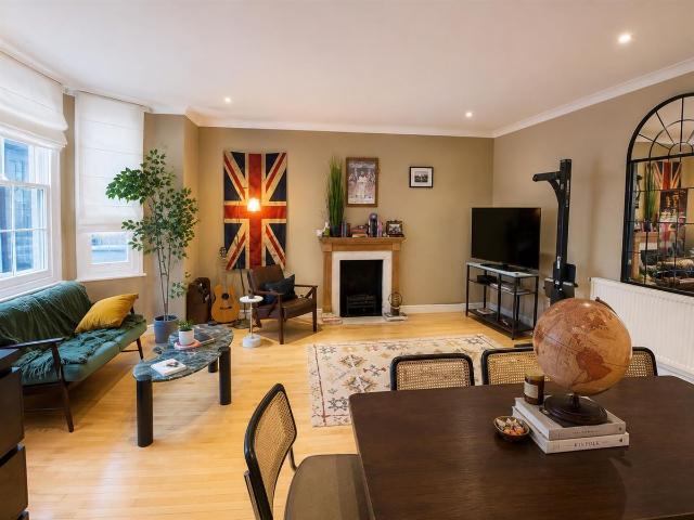 St. Georges Square, Pimlico, London SW1V, 2 bed flat to rent, £3,792 pcm | PrimeLocation