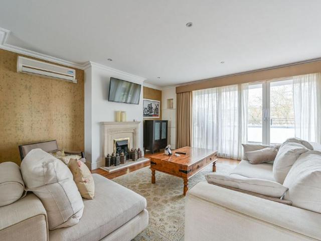 St Georges Square, Pimlico, London, SW1V 3 bed flat to rent £5,700 pcm £1,315 pw