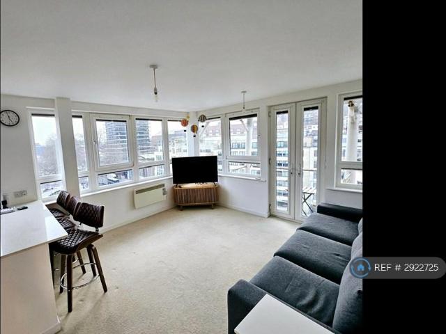 St. Giles Court, Bristol, BS1 2 bed flat to rent £2,340 pcm £540 pw