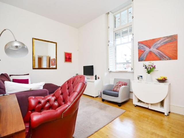 St Giles Road, Camberwell, London, SE5 2 bed flat to rent £2,701 pcm £623 pw