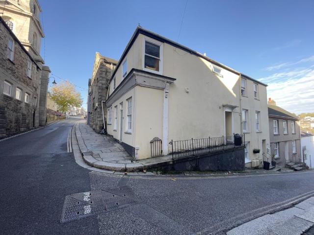 St Gluvias Street, Penryn TR10 3 bed apartment to rent £1,700 pcm £392 pw