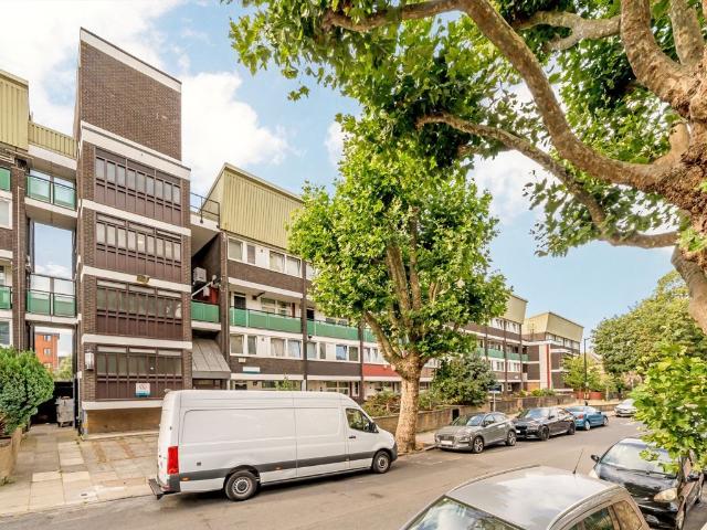 St. Helena Road, Surrey Quays SE16, 4 bed flat to rent, £3,200 pcm | PrimeLocation