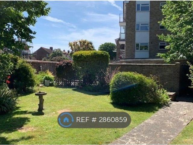 St Helenas Court, Eastbourne BN21, 2 bed flat to rent, £1,250 pcm | PrimeLocation