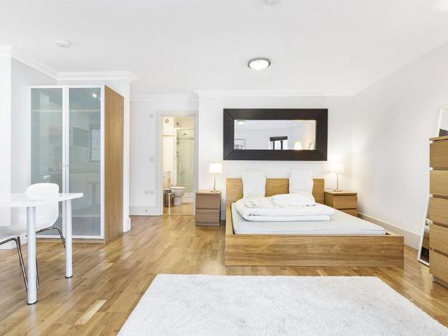 St Helens Gardens W10 Studio to rent £1,842 pcm £425 pw