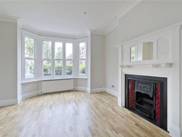 St. Helens Gardens, Ladbroke Grove. 2 bed flat to rent £3,300 pcm £762 pw