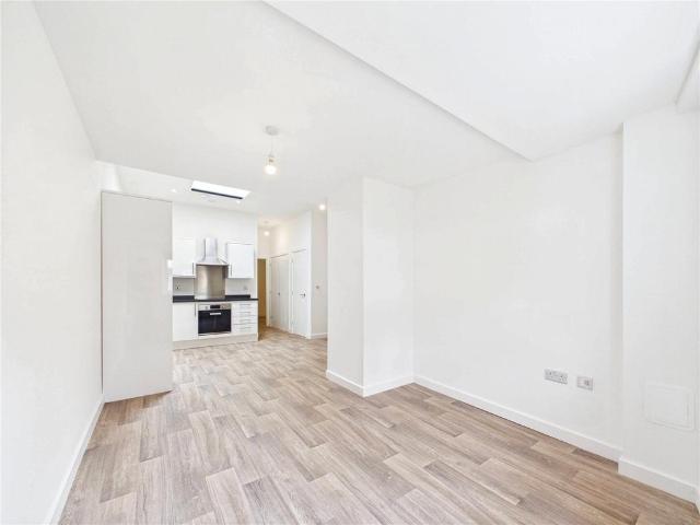 St. Helens Lane, Colchester, Essex, CO1 1 bed apartment to rent £1,025 pcm £237 pw