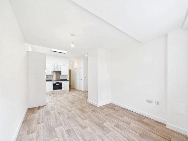 St. Helens Lane, Colchester, Essex CO1, 1 bed flat to rent, £1,100 pcm | PrimeLocation