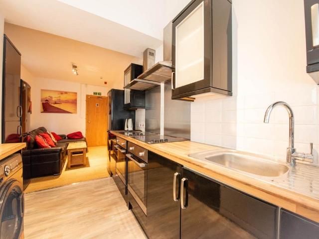 St Helens Road, Near Brynmill, Swansea 6 bed house to rent £2,250 pcm £519 pw