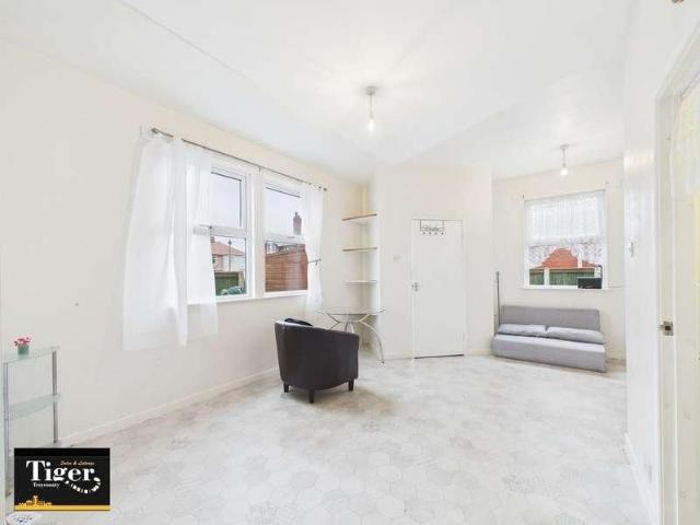 St. Heliers Road, Blackpool, FY1