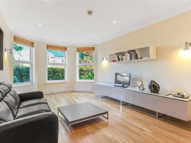 St. Hilarys Park, Alderley Edge. 2 bed apartment to rent £1,950 pcm £450 pw