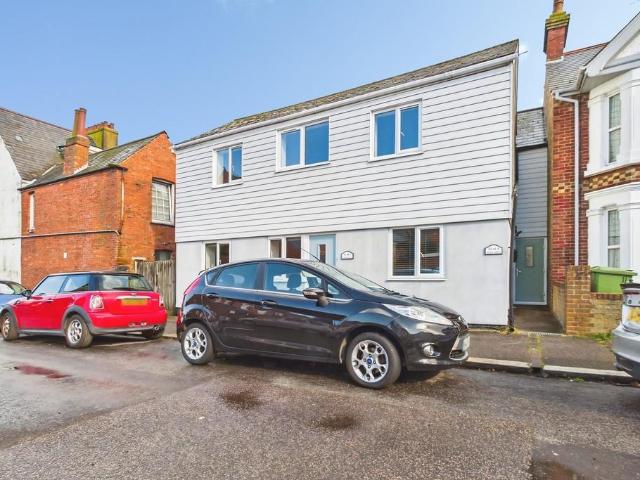 St Hilda Road, Cheriton 3 bed apartment to rent £1,225 pcm £283 pw