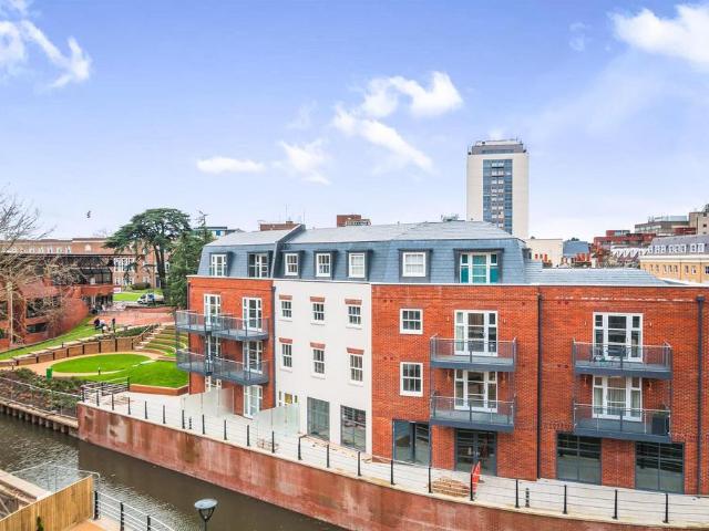 St Ives Road, MAIDENHEAD 2 bed apartment to rent £1,900 pcm £438 pw