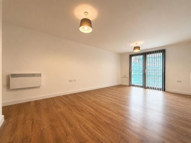 St James Walk, Cheltenham GL50 3UB