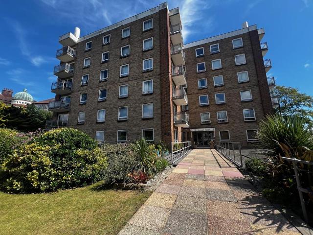 St. James Court, Bournemouth, BH5 1 bed flat to rent £1,050 pcm £242 pw