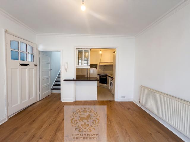 St. James Court KT6, 1 bed flat to rent, £1,450 pcm | PrimeLocation