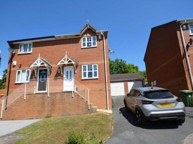 St. James Close, Leeds, 2 Bedroom Semi detached