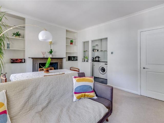 St. James Close, London NW8 2 bed apartment to rent £3,501 pcm £808 pw