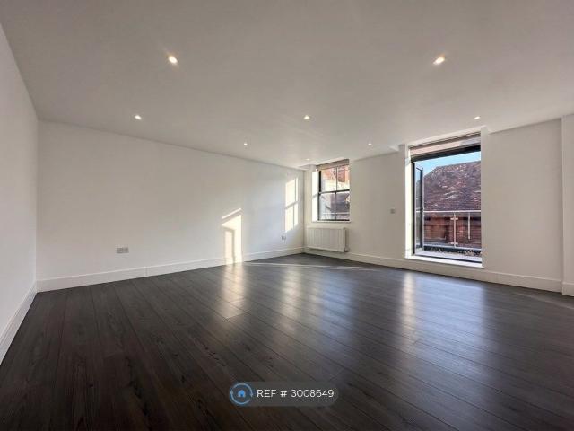 St James House, Canterbury CT1, 2 bed flat to rent, £1,600 pcm | PrimeLocation