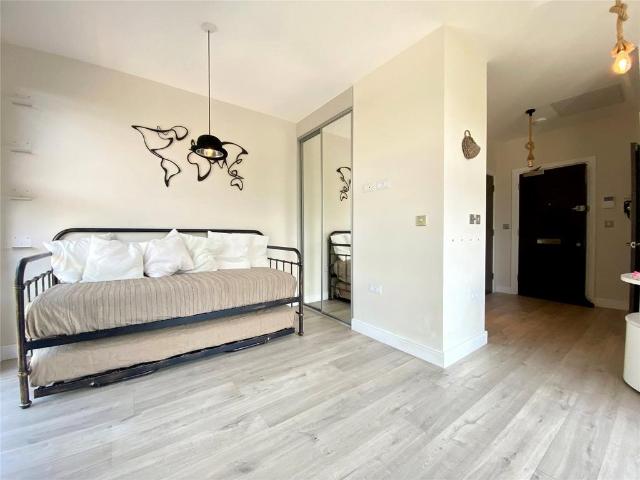 St James House, Clivemont Road. 1 bed flat to rent £1,000 pcm £231 pw