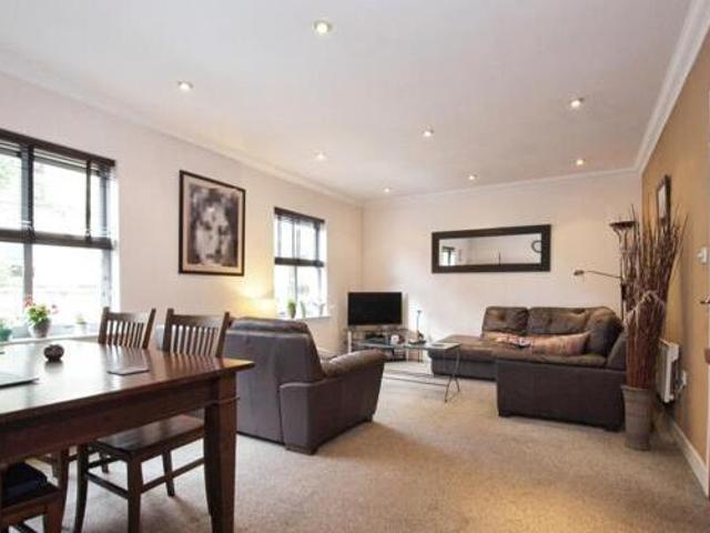 St James Mansions, Mount Stuart Square, 2 Bedroom Flat