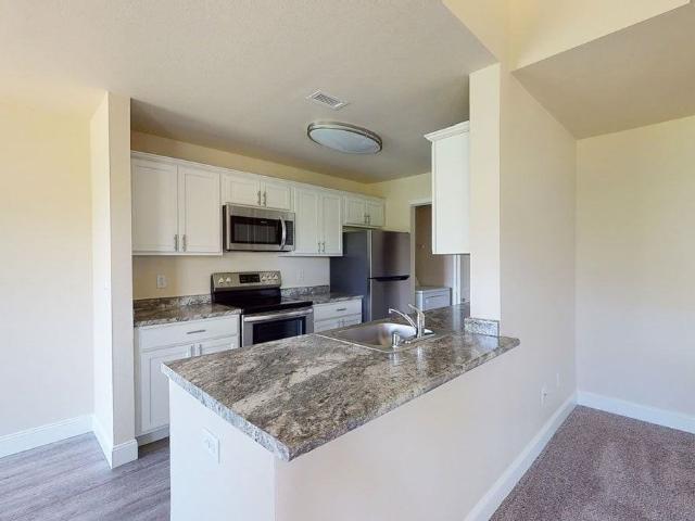 St. James Place 1 Bedroom Apartment for Rent at 10300 W Fountain Ave, Milwaukee, WI 53224 Calumet Farms