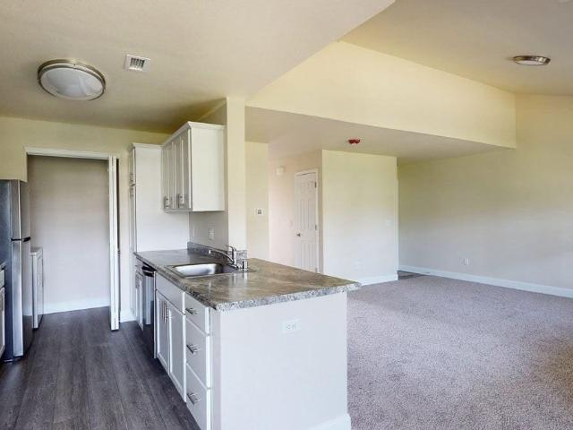St. James Place 2 Bedroom Apartment for Rent at 10300 W Fountain Ave, Milwaukee, WI 53224 Calumet Farms