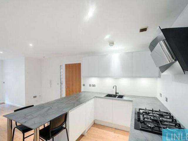 St James Quay, Bowman Lane, 2 Bedroom Flat