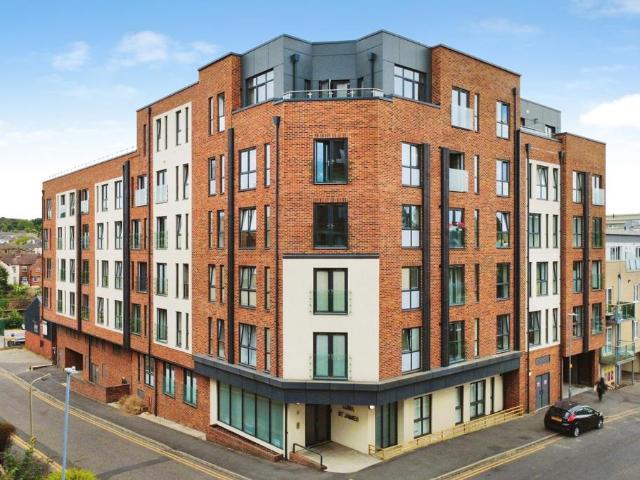 St. James Road, Brentwood, CM14 2 bed apartment to rent £2,000 pcm £462 pw